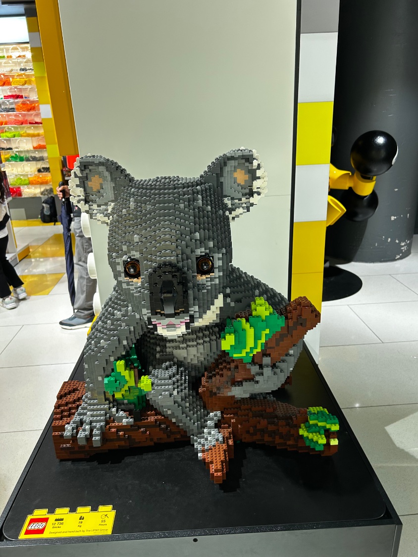 Solve A Lego koala 🐨 jigsaw puzzle online with 12 pieces