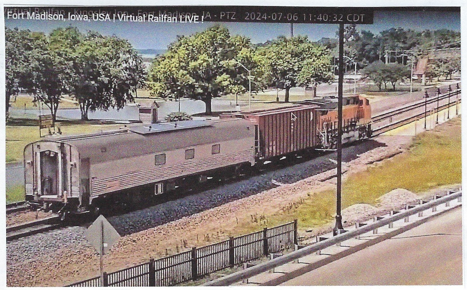 Solve Geometry Train jigsaw puzzle online with 77 pieces