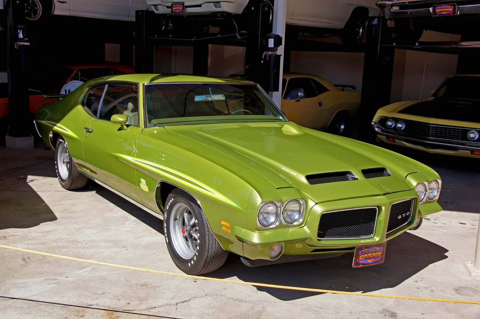 Solve Pontiac GTO Judge jigsaw puzzle online with 150 pieces