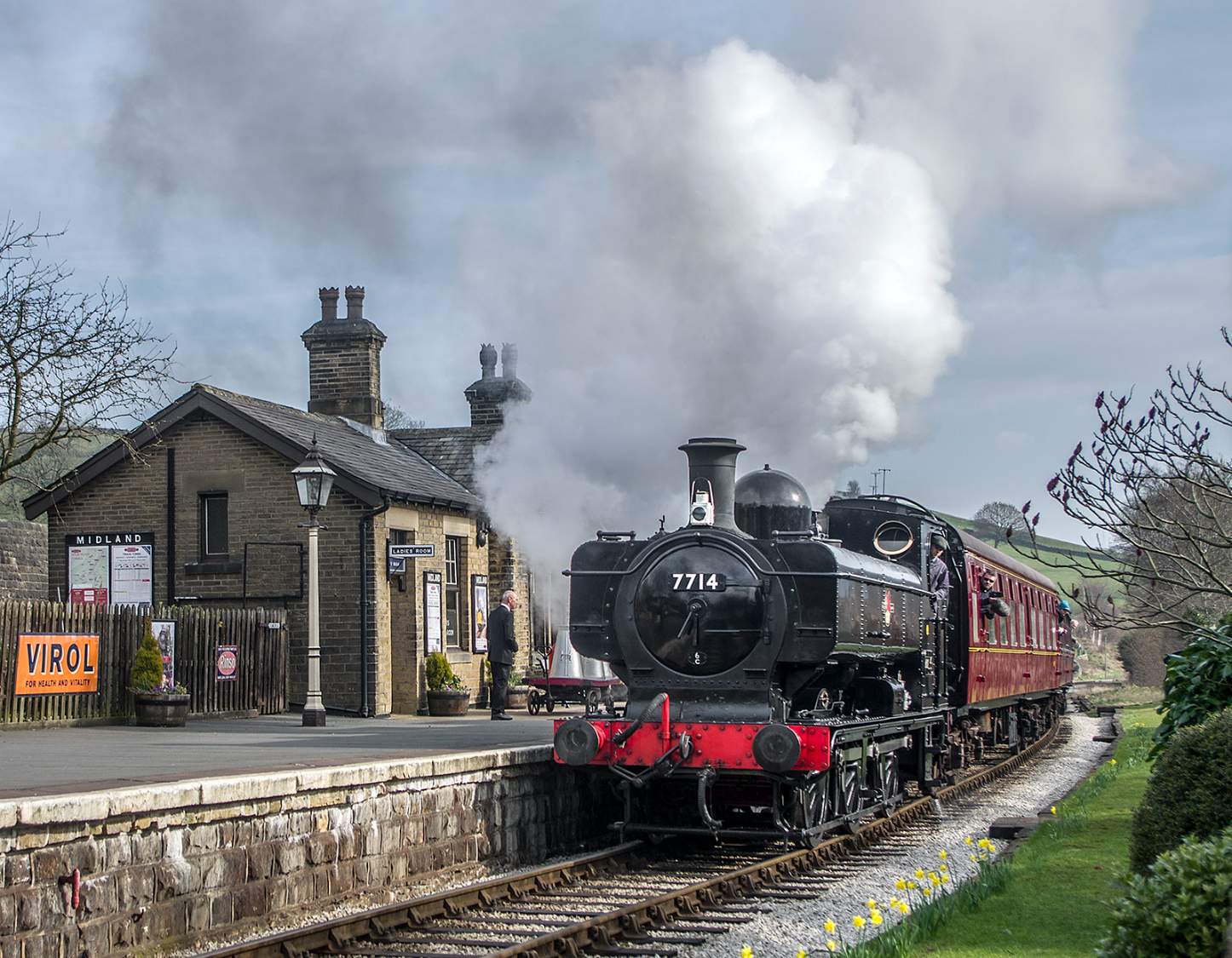 Solve No. 7714 arriving at Oakworth jigsaw puzzle online with 80 pieces