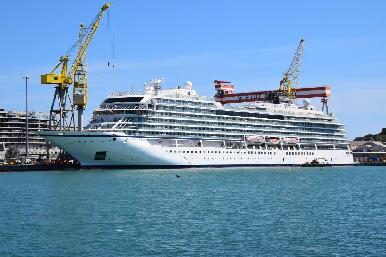 Solve VIKING SATURN jigsaw puzzle online with 24 pieces