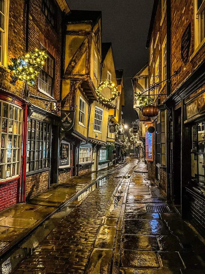 Solve The Shambles, York jigsaw puzzle online with 208 pieces