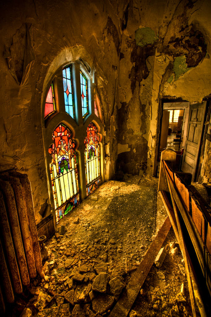 Solve dead church jigsaw puzzle online with 117 pieces