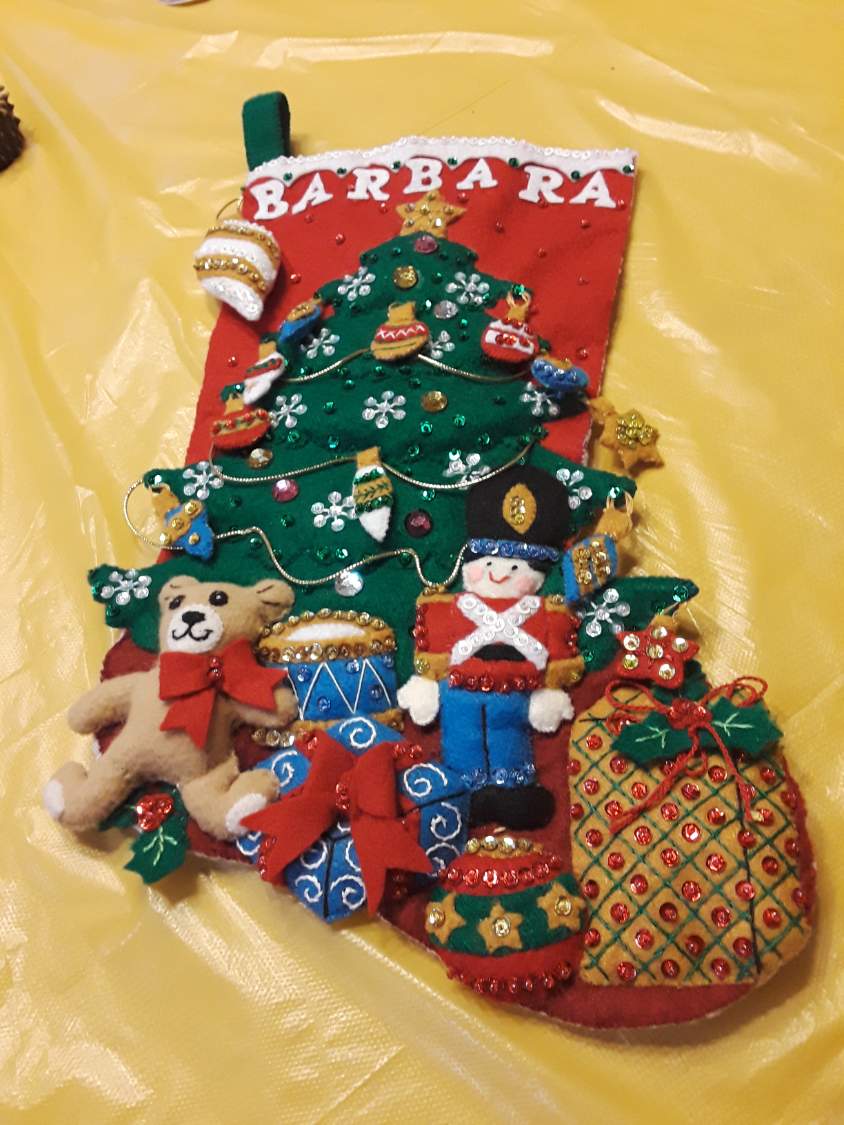 Solve Under the Tree jigsaw puzzle online with 48 pieces