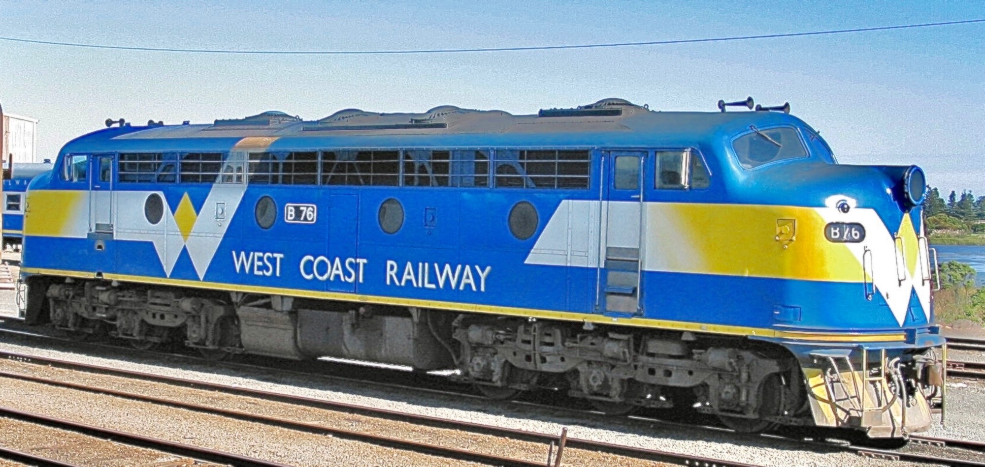 Solve EMD B Class jigsaw puzzle online with 561 pieces