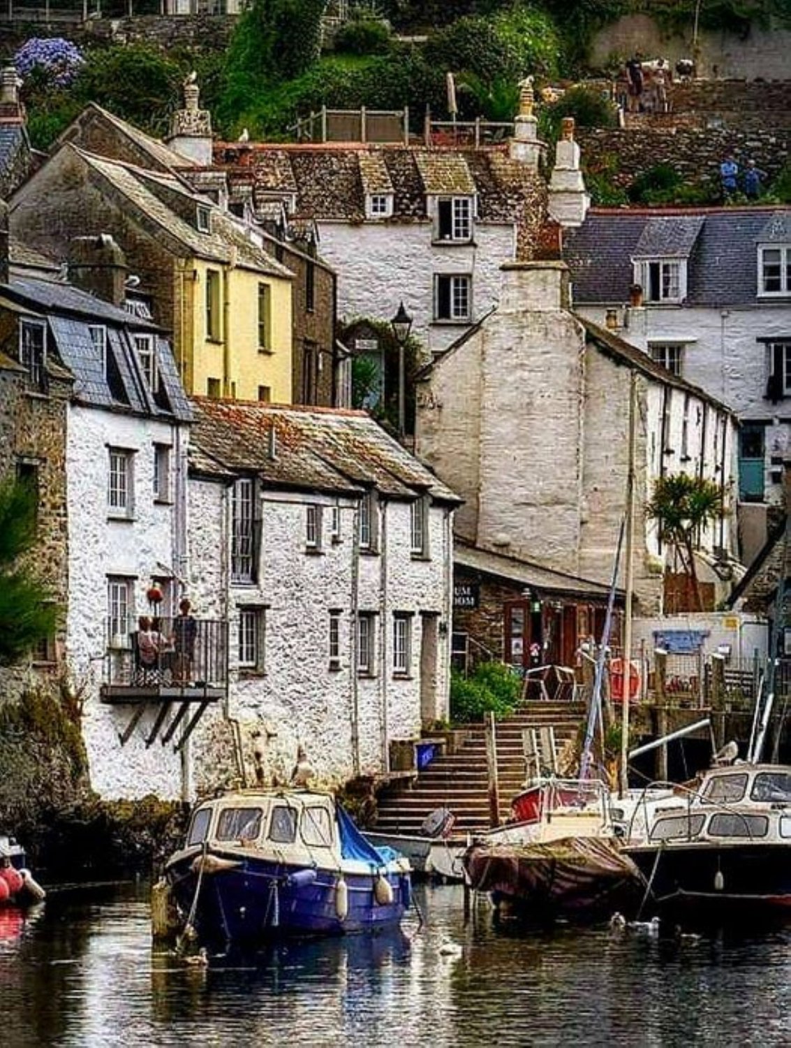 Solve Polperro, Cornwall jigsaw puzzle online with 594 pieces