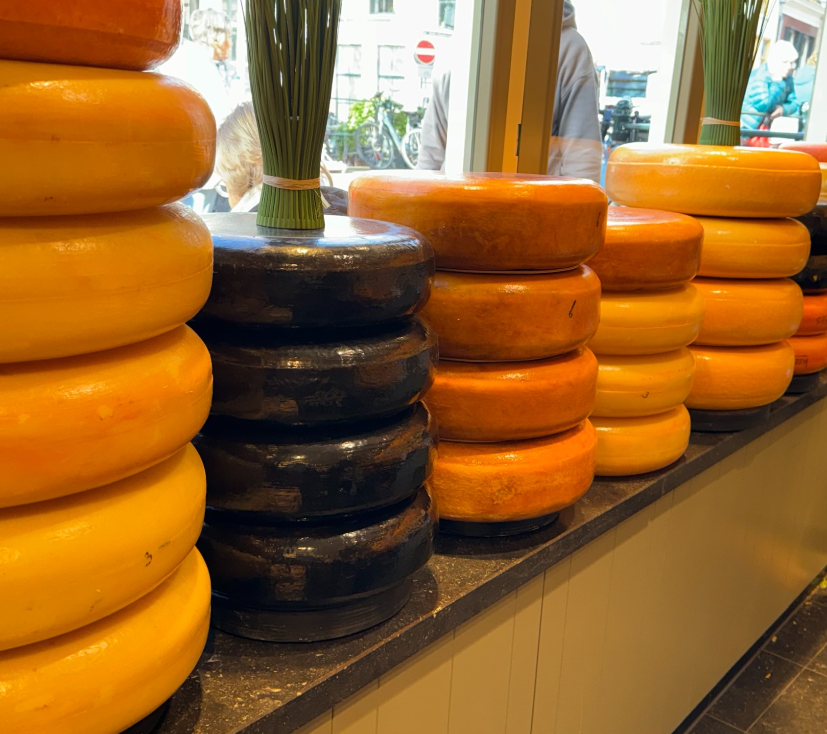 Solve Gouda cheese wheels, Netherlands jigsaw puzzle online with 360 pieces