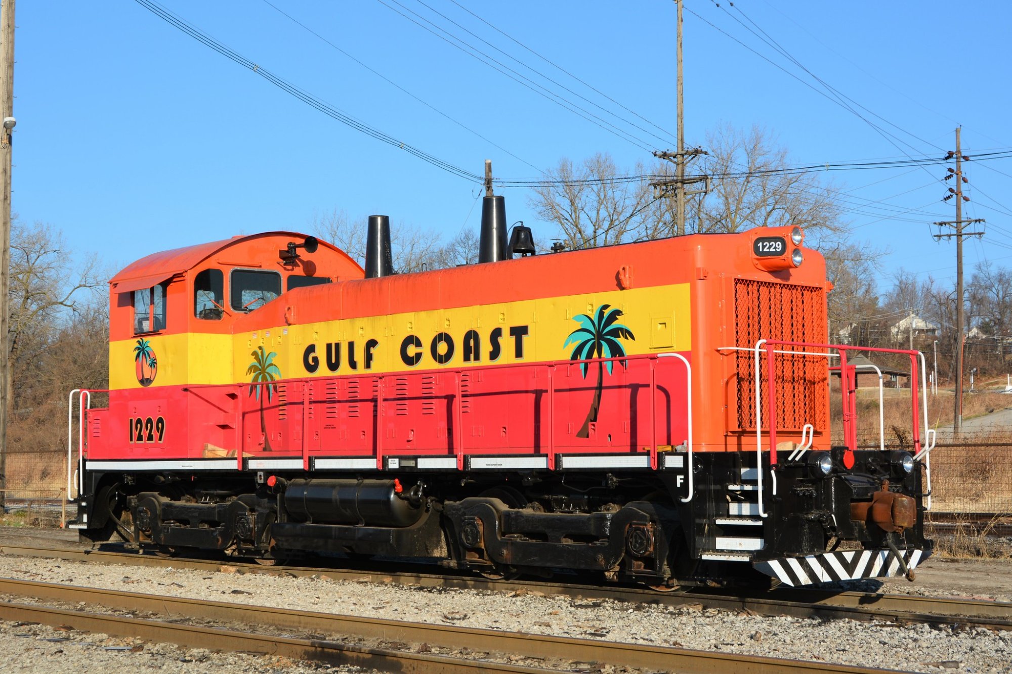 Solve Gulf Coast Rail # 1229 jigsaw puzzle online with 77 pieces