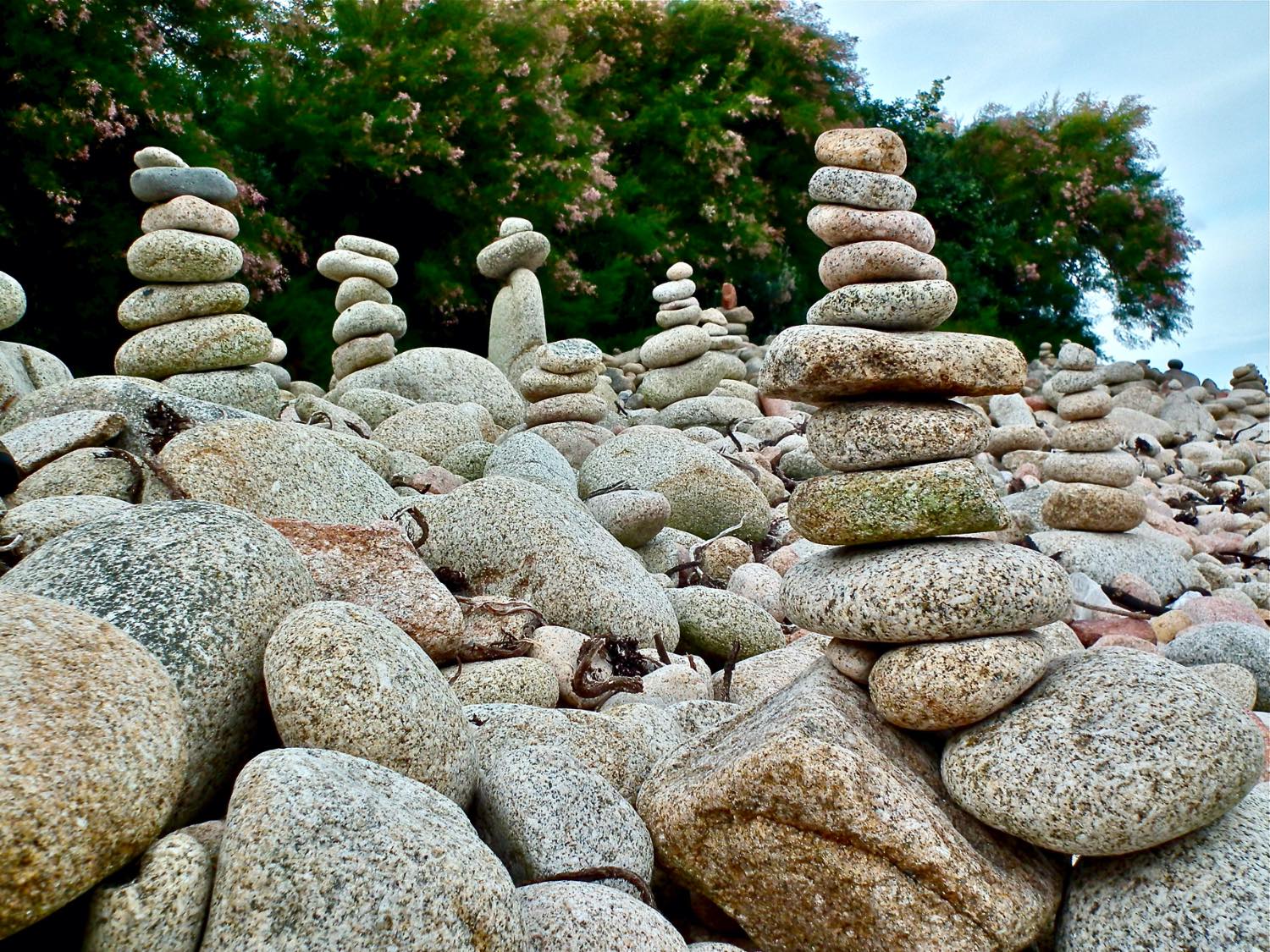 Solve Stone Towers jigsaw puzzle online with 99 pieces