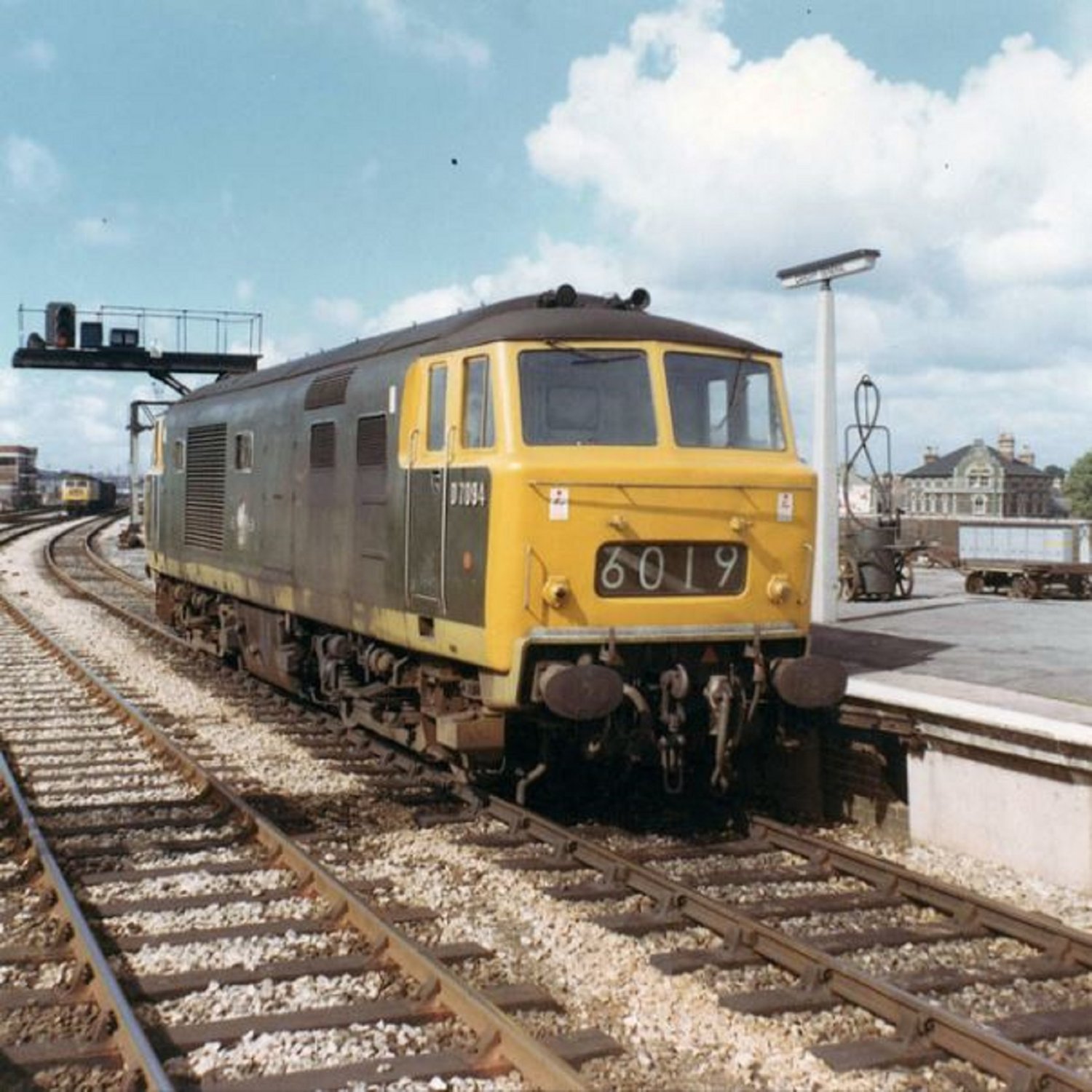 Solve BR Class 35 'Hymek' D7094 at Cardiff General. jigsaw puzzle ...