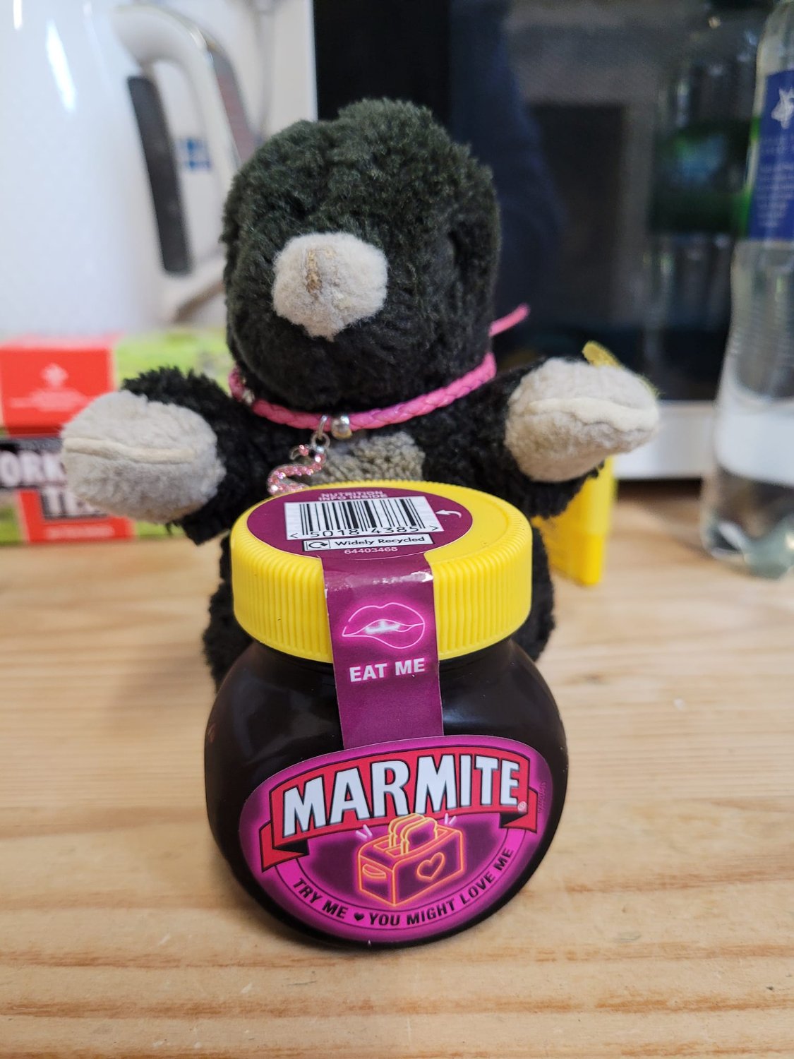 Solve I LOVE MARMITE jigsaw puzzle online with 88 pieces