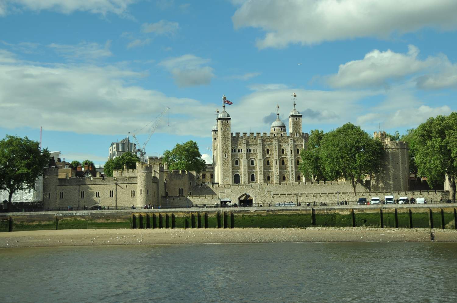 Solve The Tower of London jigsaw puzzle online with 70 pieces