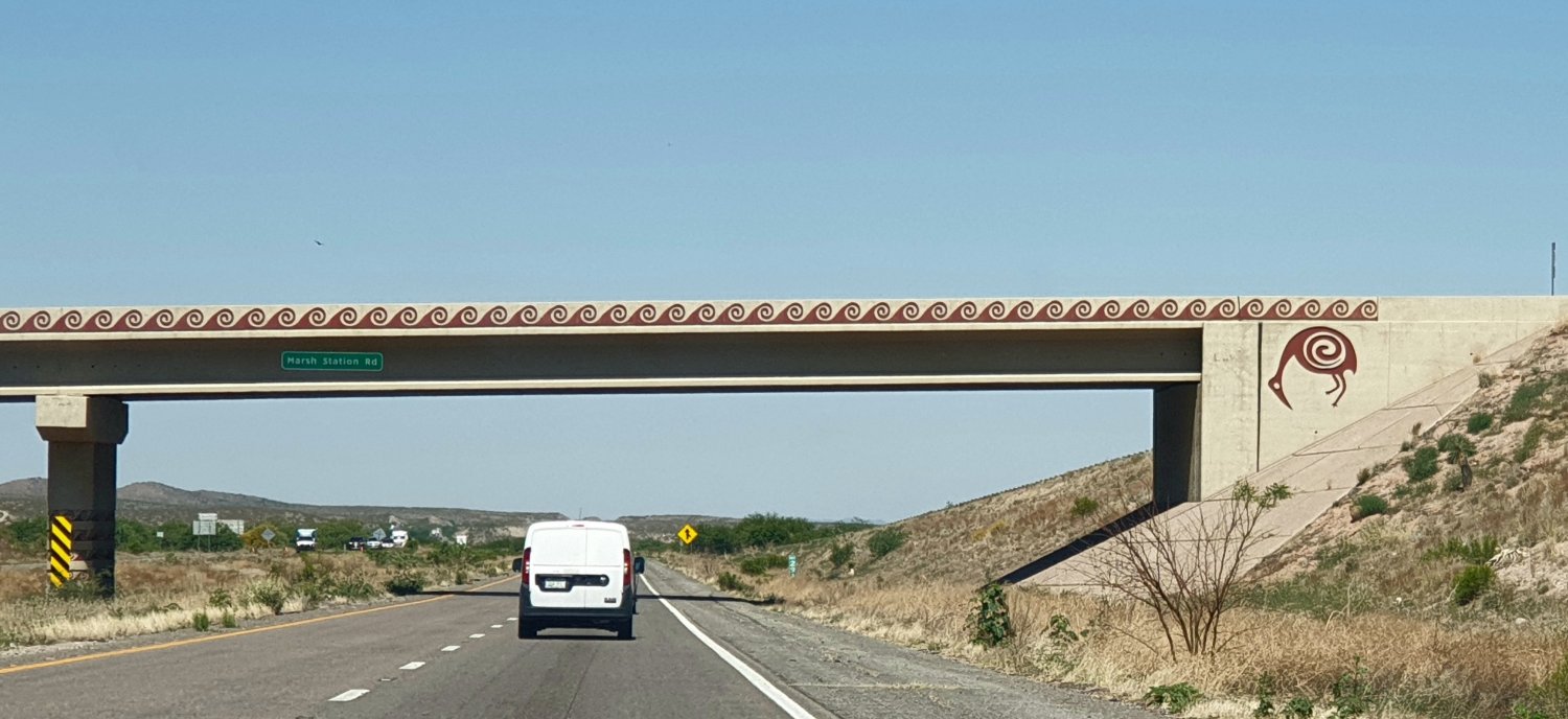 Solve HIGHWAY ART jigsaw puzzle online with 21 pieces