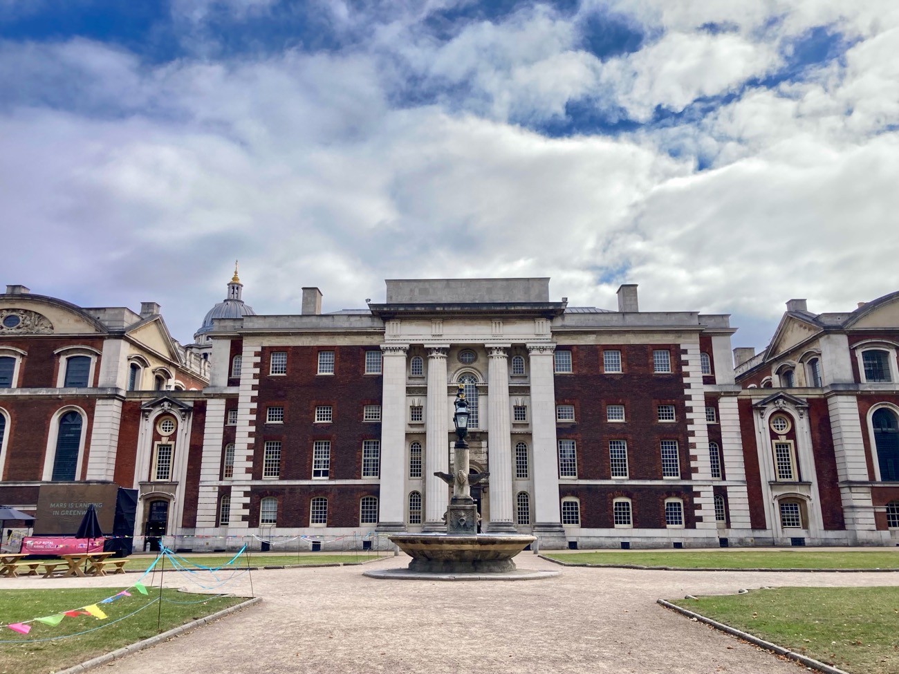 Solve University of Greenwich jigsaw puzzle online with 130 pieces