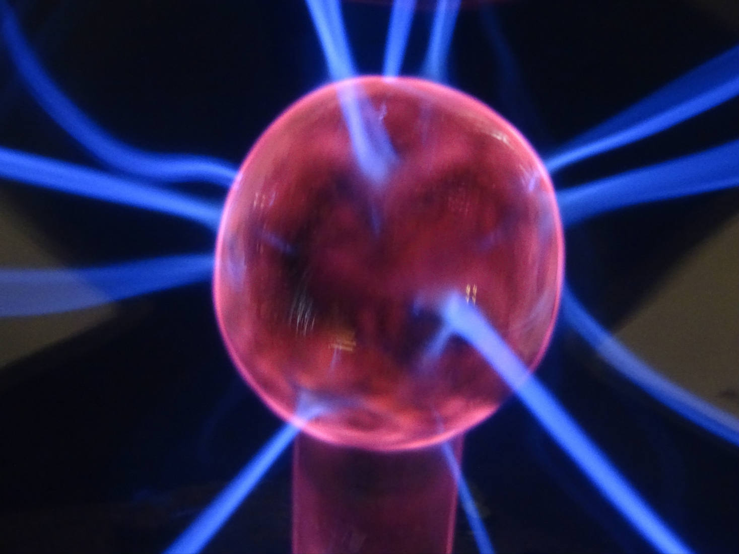 Solve Plasma Generator jigsaw puzzle online with 165 pieces