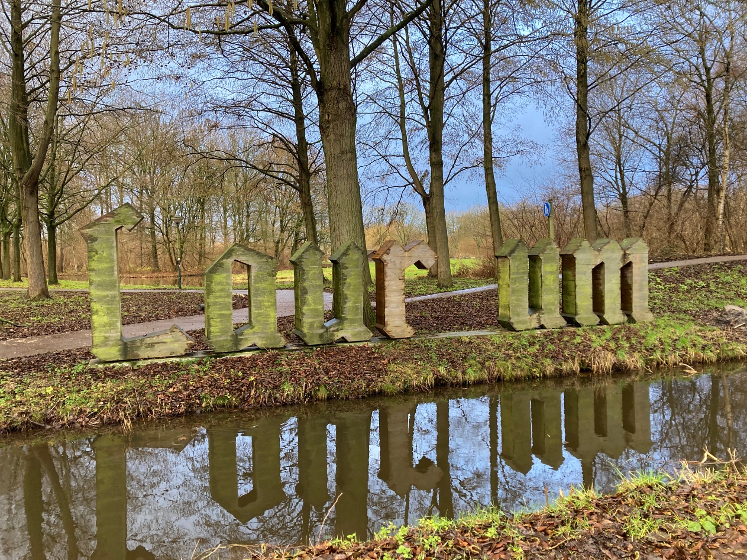 Solve 4764 Laurium Woerden Netherlands jigsaw puzzle online with 12 pieces