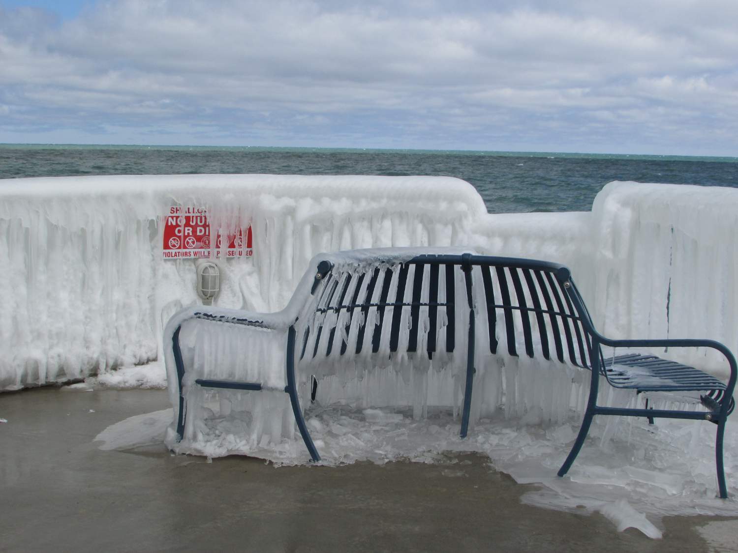 Solve Read the warning sign! jigsaw puzzle online with 99 pieces