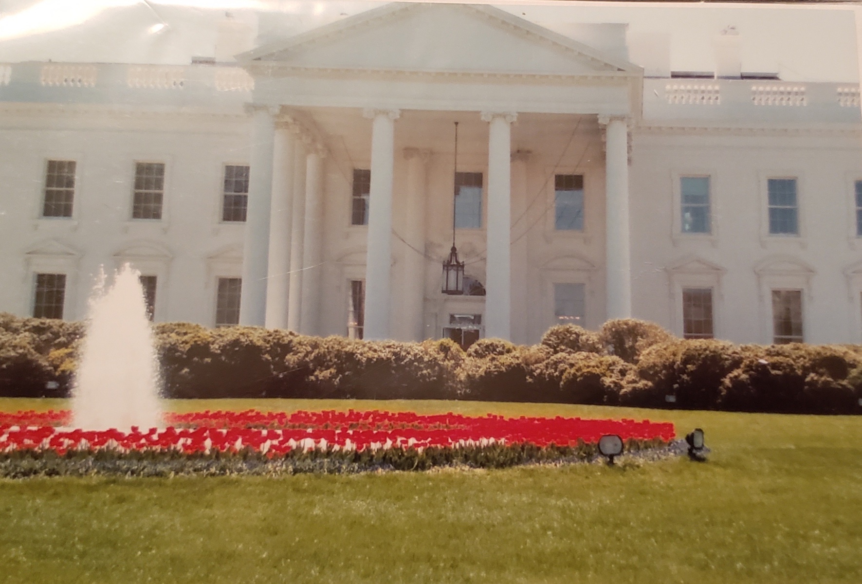 Solve The White House, Washington DC jigsaw puzzle online with 54 pieces