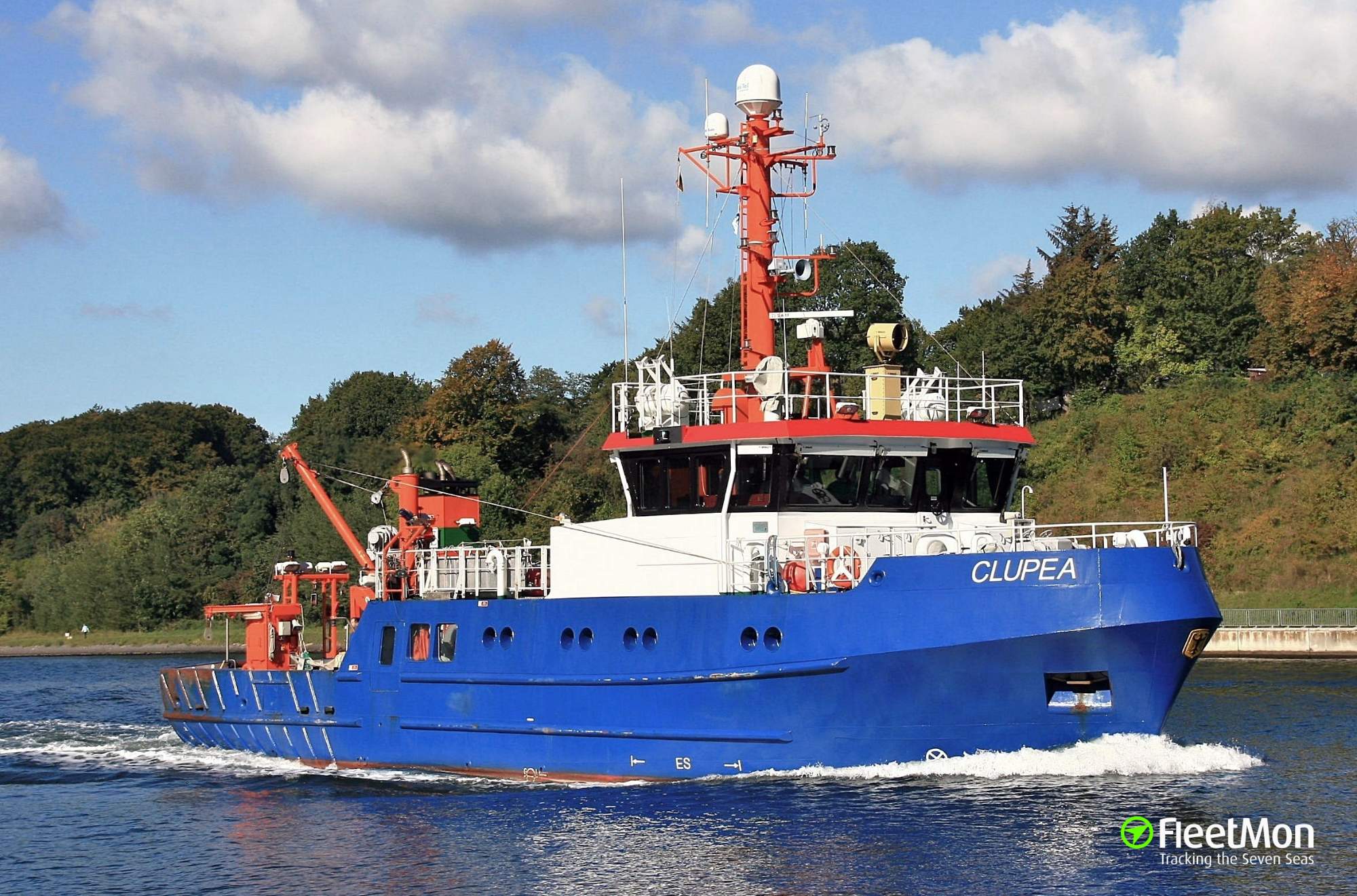 Solve schip jigsaw puzzle online with 600 pieces