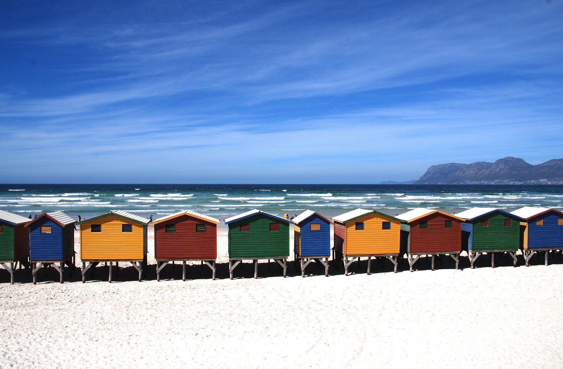 Solve Beach huts!! jigsaw puzzle online with 600 pieces