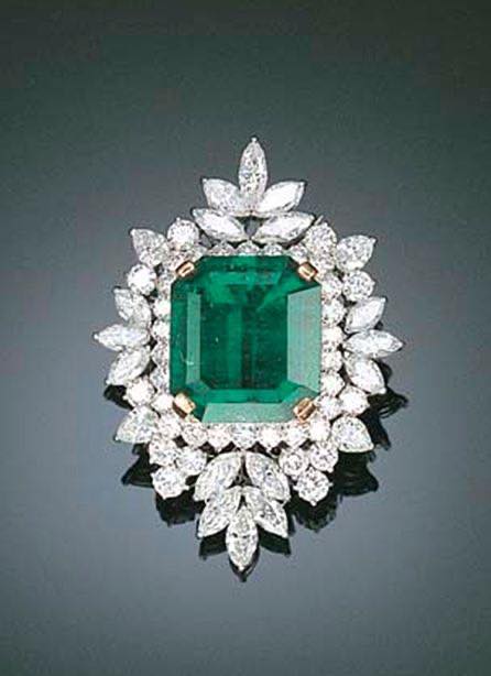 Solve An Emerald Encased In Ice jigsaw puzzle online with 35 pieces