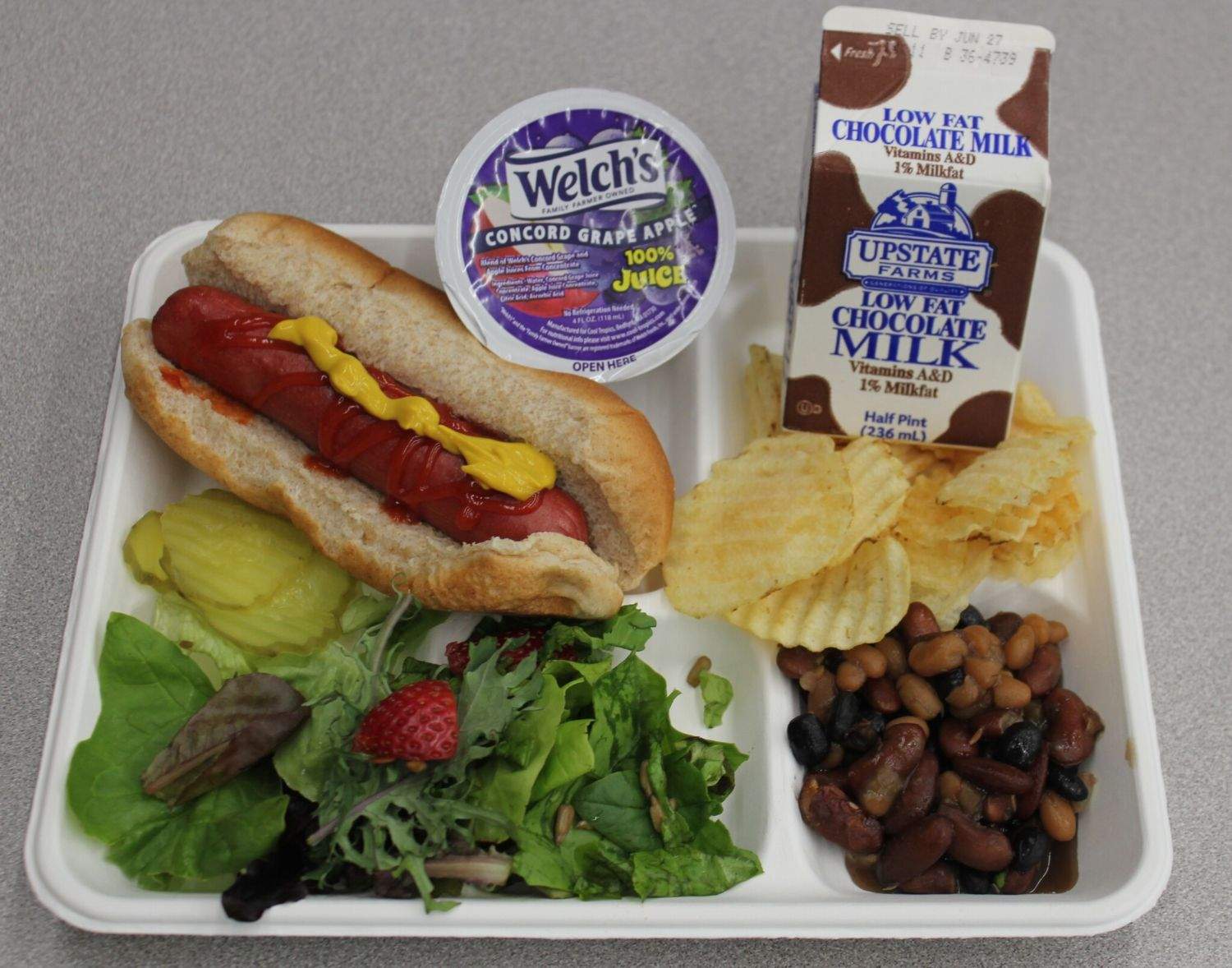 Solve Public School Lunch jigsaw puzzle online with 525 pieces