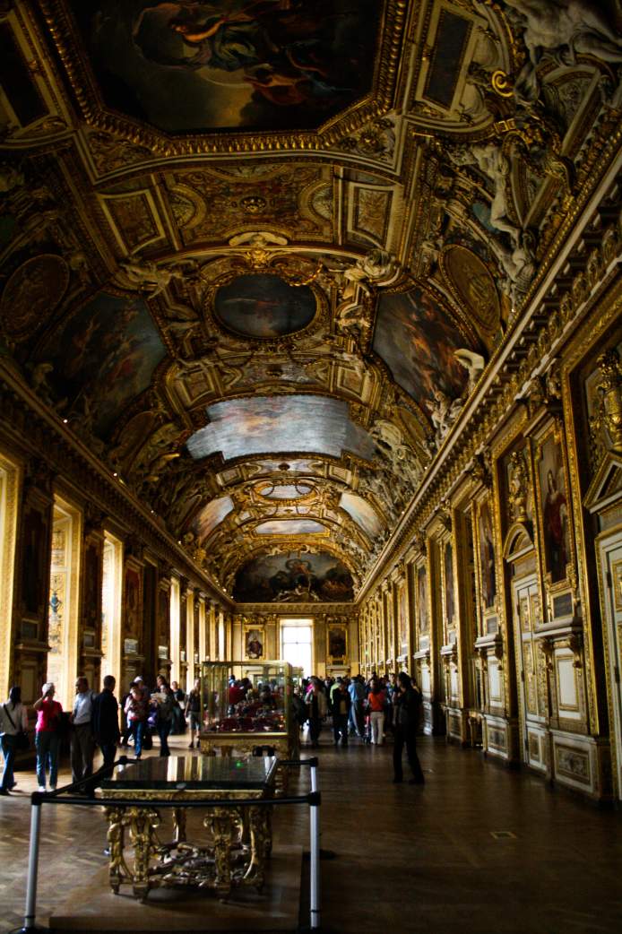 Solve ╱╲⚜️ Louvre, Paris ⚜️╱╲ jigsaw puzzle online with 15 pieces