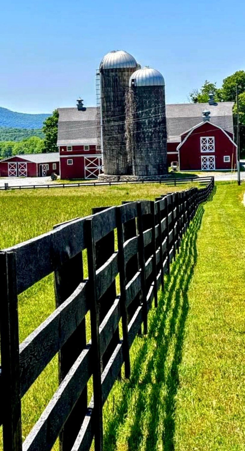 Solve Love the fence leading to this pristine red barn jigsaw puzzle ...