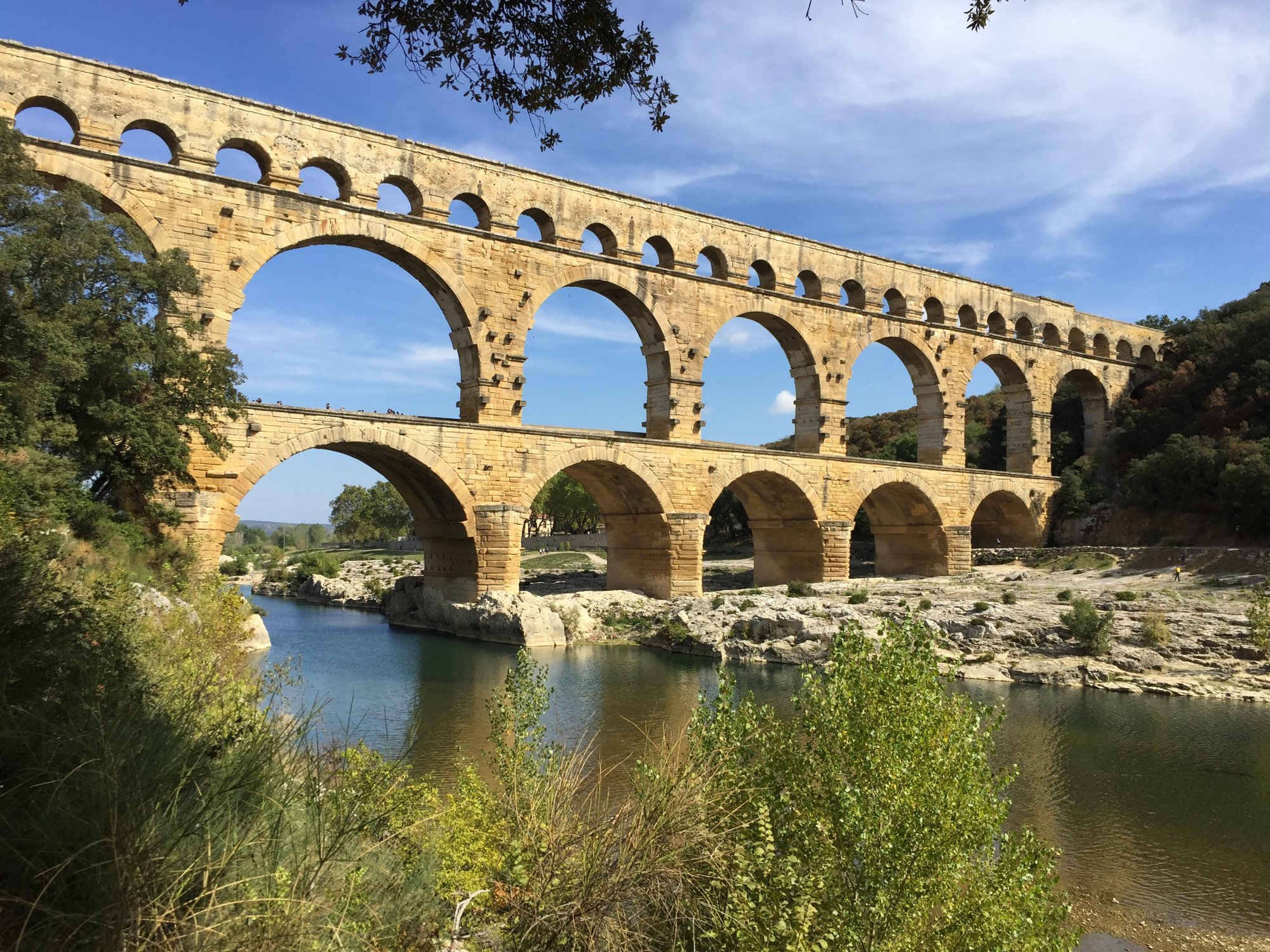 Solve Pont du Gard Aqueduct jigsaw puzzle online with 594 pieces