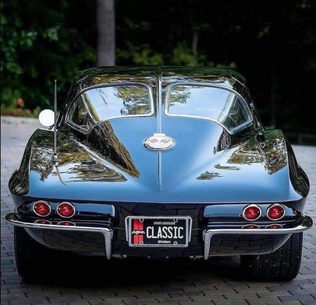 Solve Corvette jigsaw puzzle online with 144 pieces