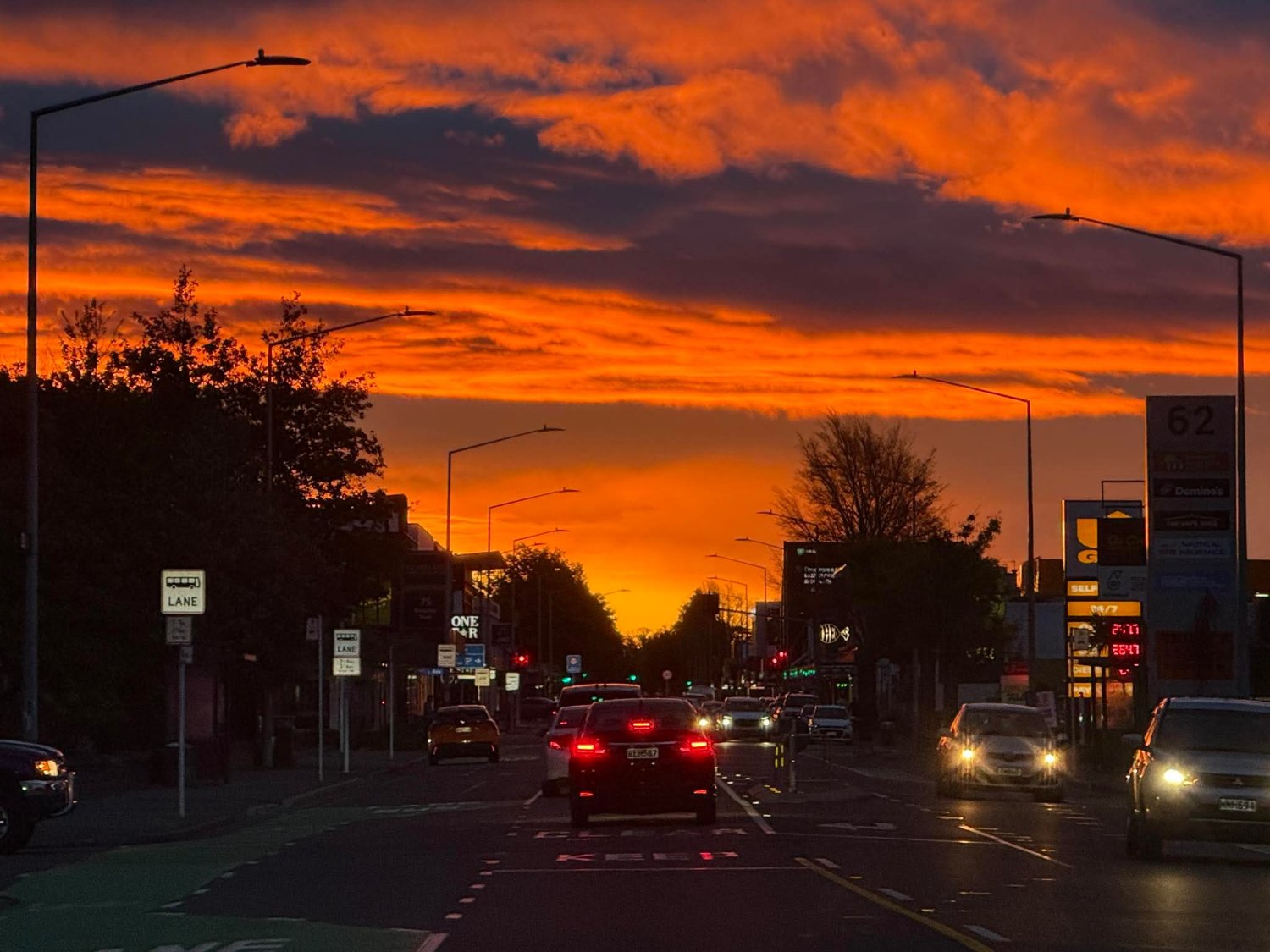 Solve Sunset jigsaw puzzle online with 30 pieces