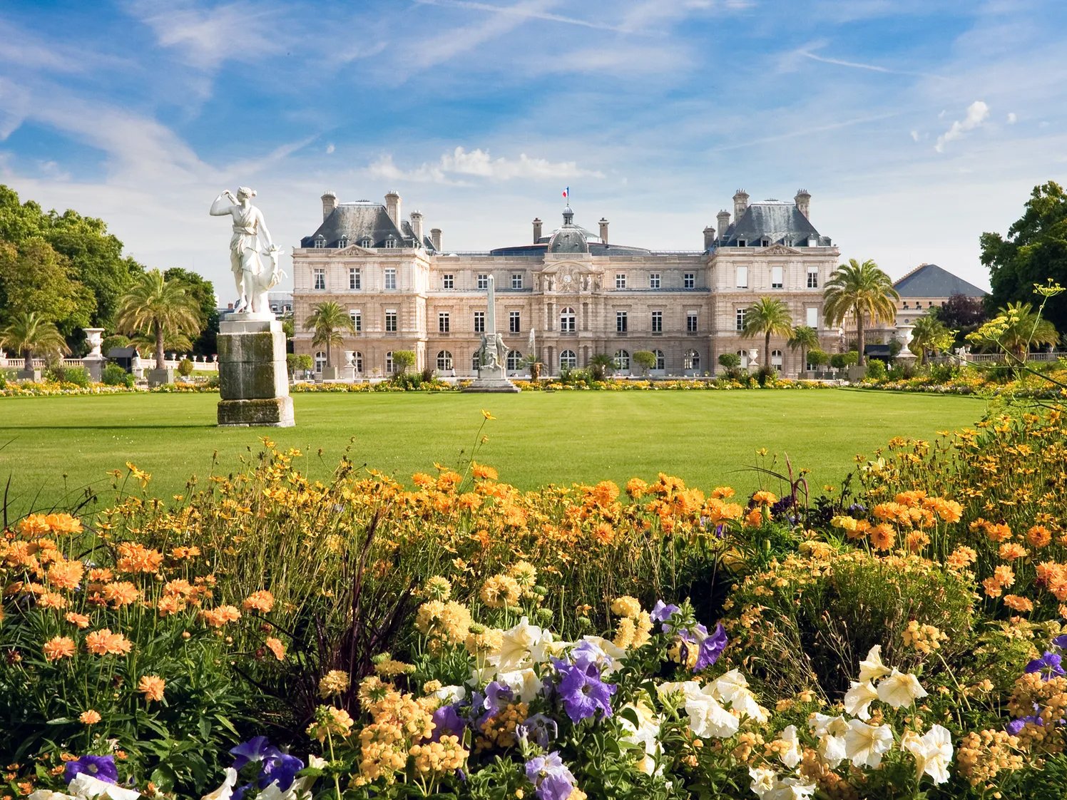 Solve Jardin du Luxembourg jigsaw puzzle online with 204 pieces