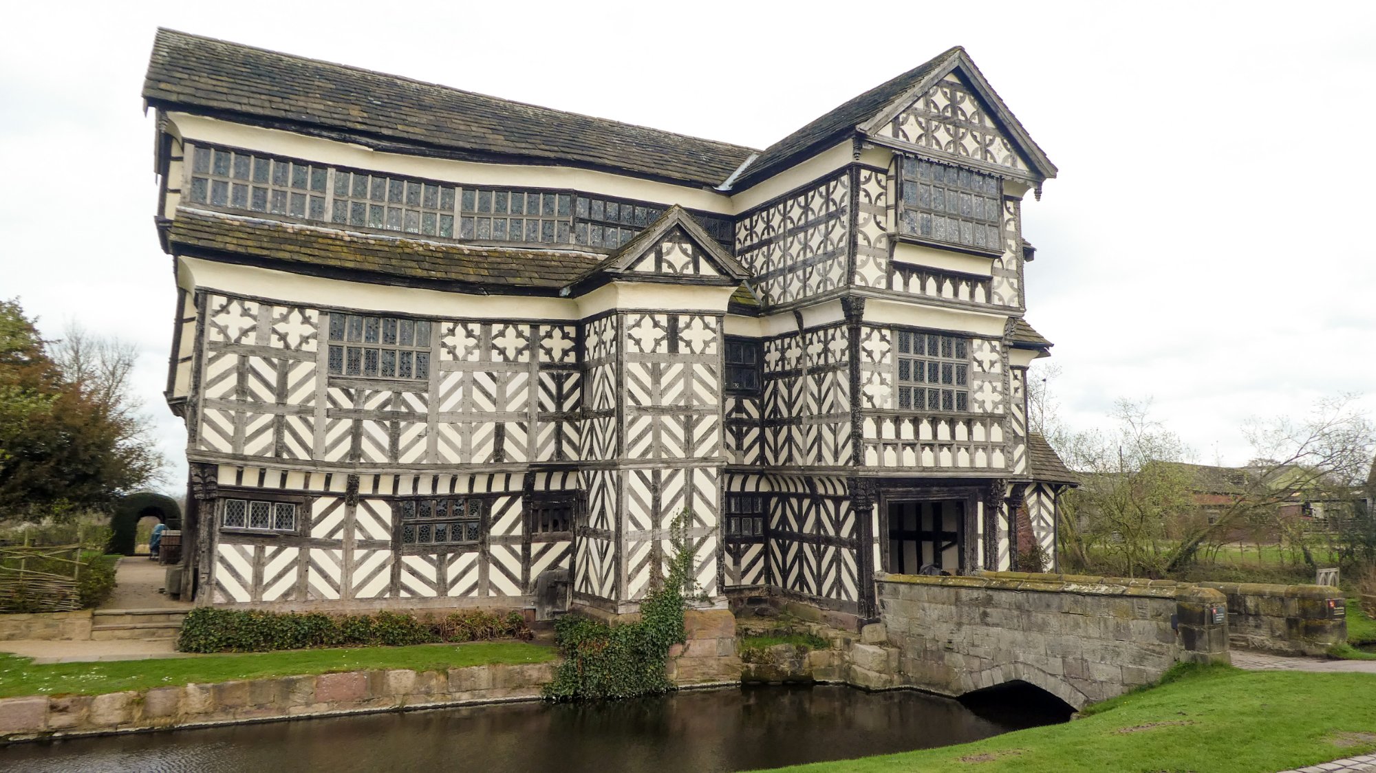 Jigsaw Puzzle | 209 pieces | Little Morton Hall | Jigidi