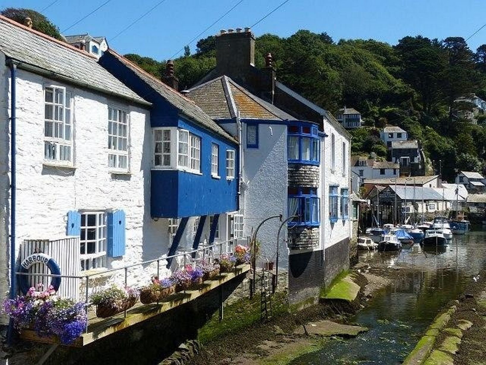 Solve Polperro, Cornwall, UK jigsaw puzzle online with 99 pieces