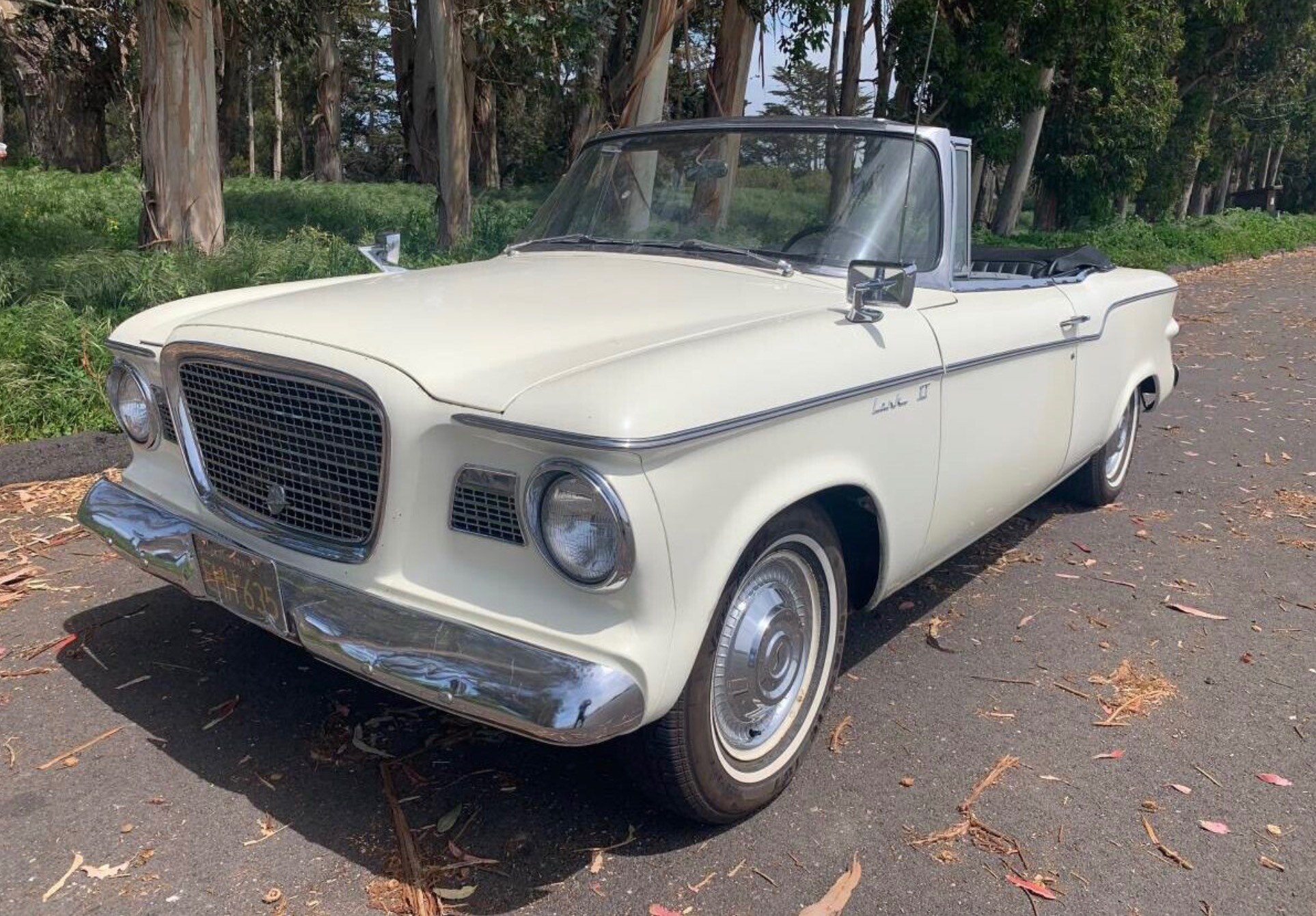 Solve 1960 Studebaker Lark convertible jigsaw puzzle online with 126 pieces