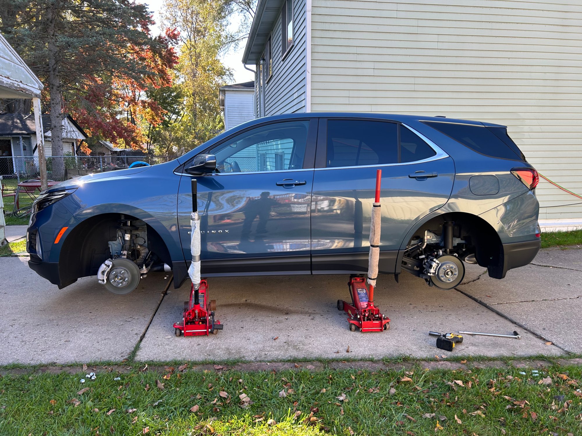 Solve Changeover to winter tires. jigsaw puzzle online with 154 pieces