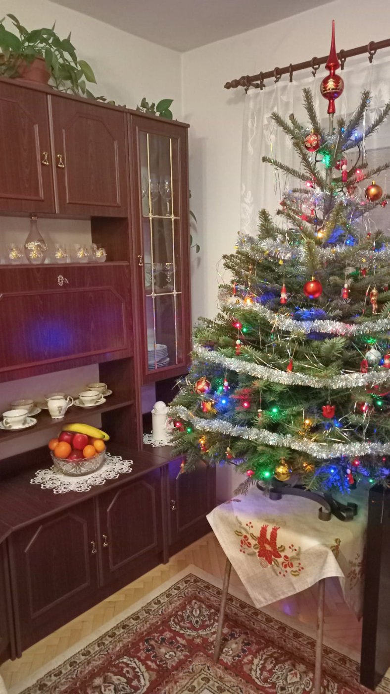 Solve Christmas tree jigsaw puzzle online with 28 pieces