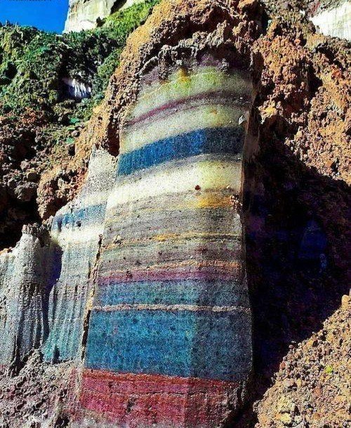 Solve Iran's Rainbow Valley Strata jigsaw puzzle online with 90 pieces