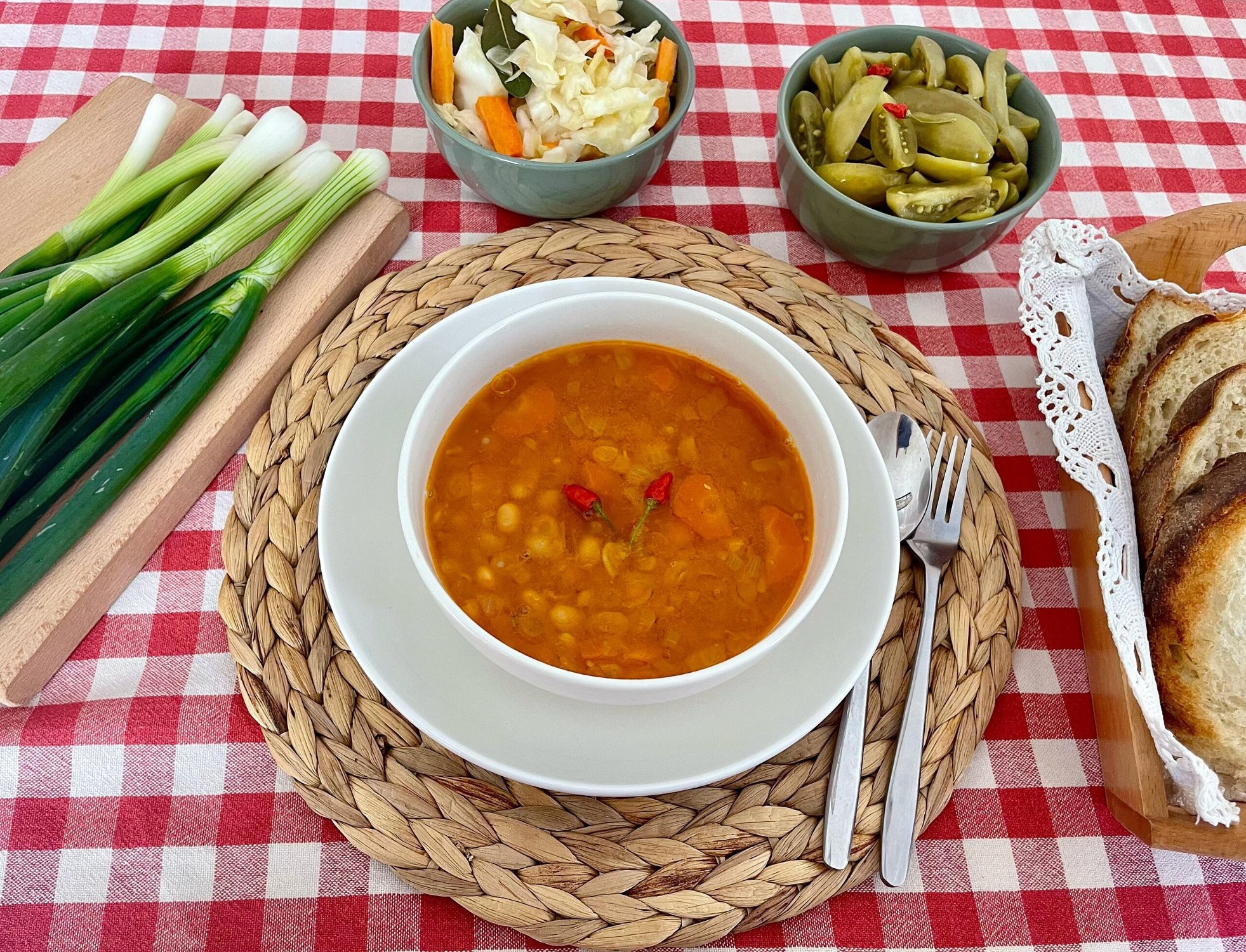 Solve 2560px-Fasule_shoqëruar_me_turshi_dhe_qepë_01 jigsaw puzzle ...