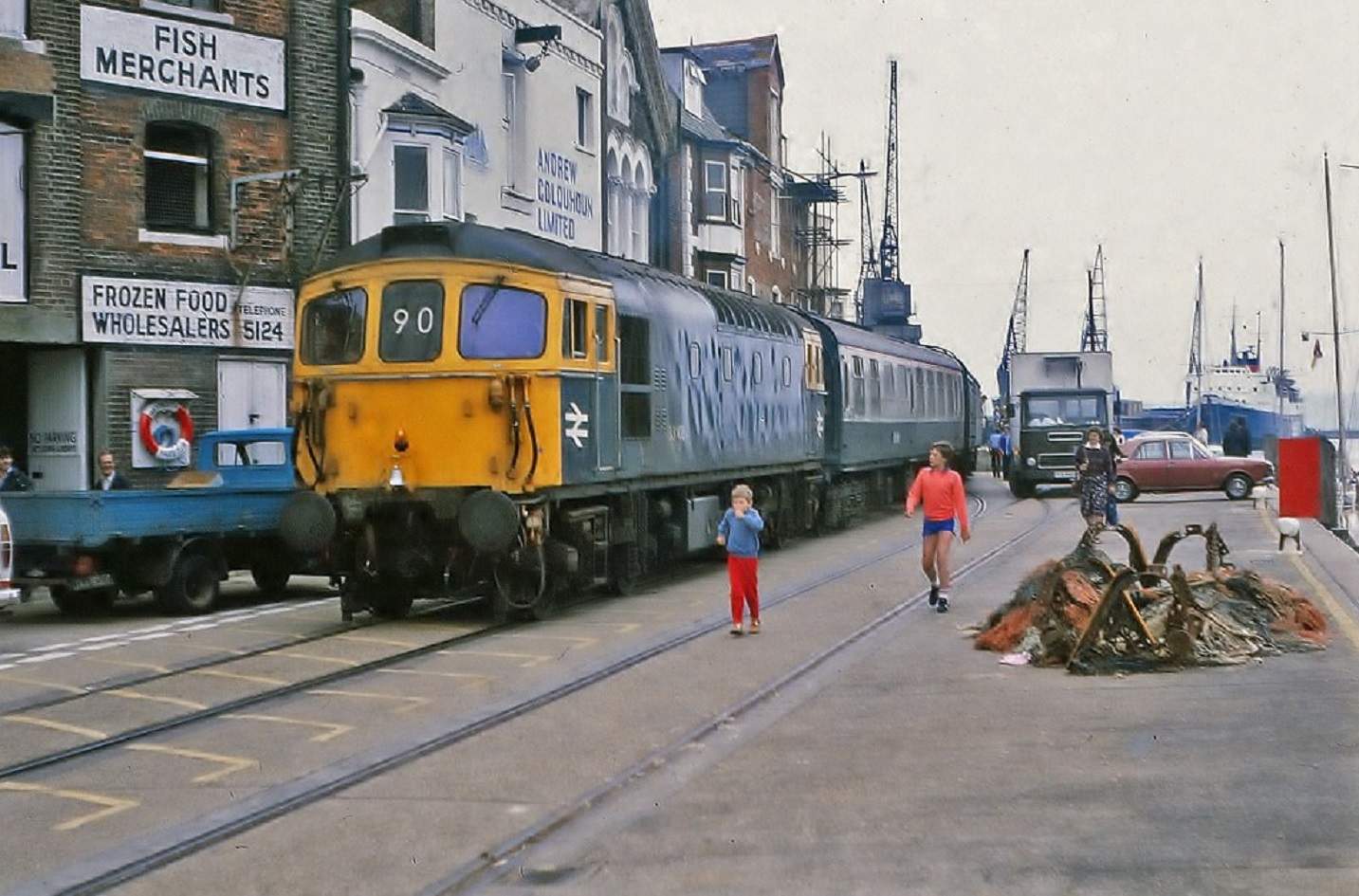 Solve BR Class 33 33108 with warning bell and light, works a boat train ...