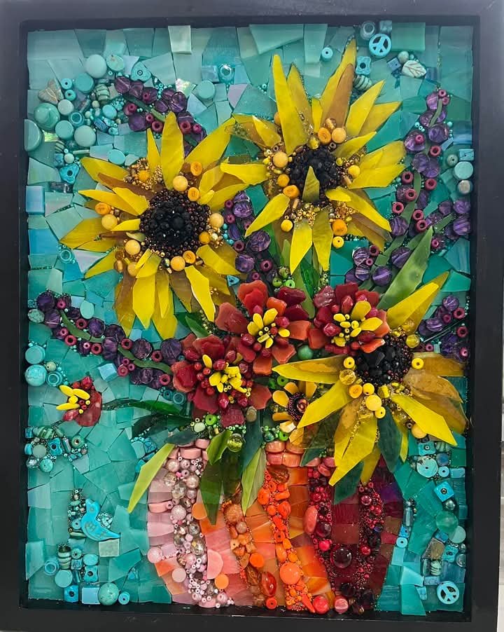 Solve Sunflower mosaic jigsaw puzzle online with 30 pieces Solve Sunflower mosaic jigsaw puzzle online with 30 pieces