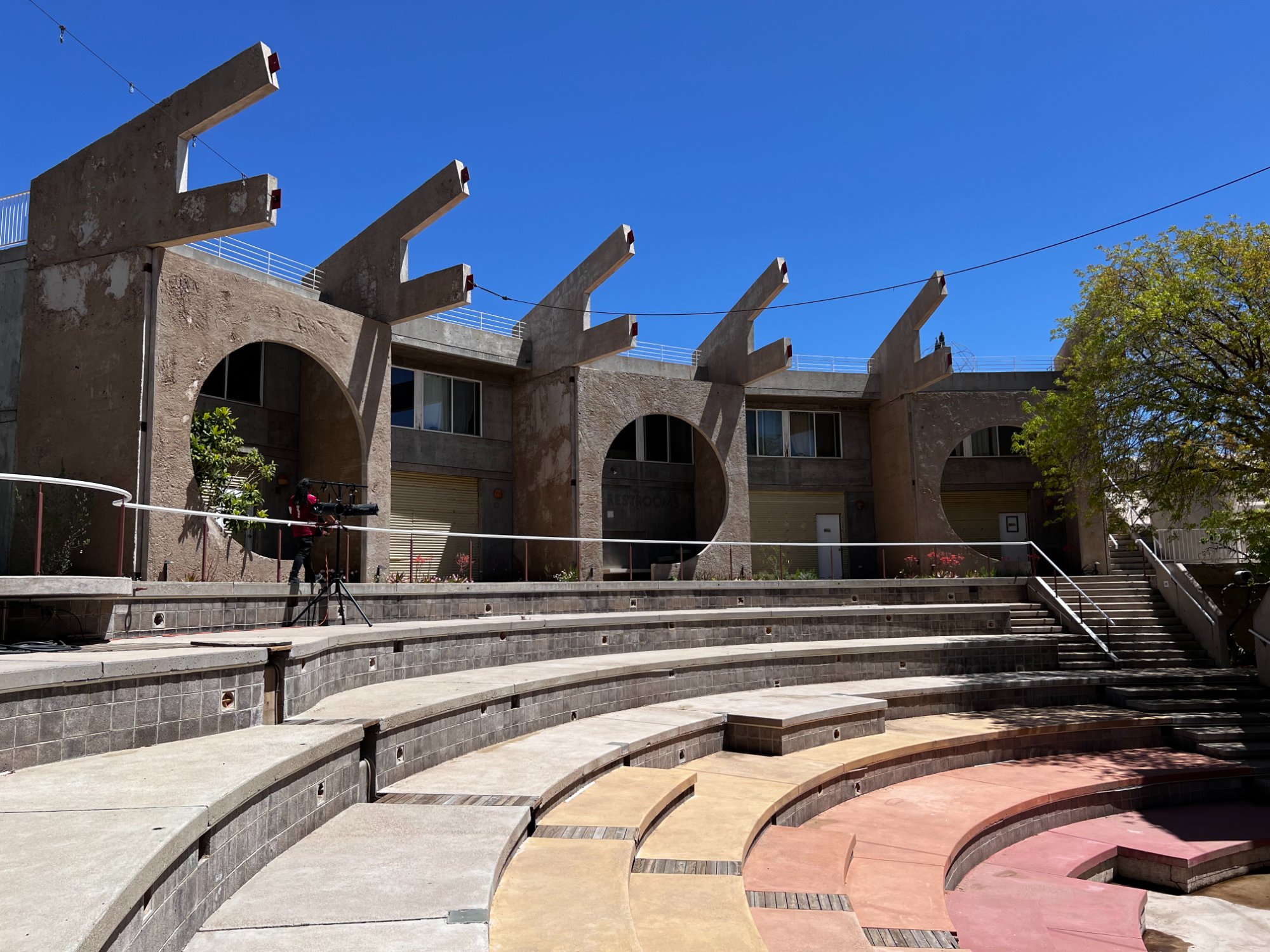 Jigsaw Puzzle | 130 pieces | Arcosanti amphitheater in Arizona | Jigidi