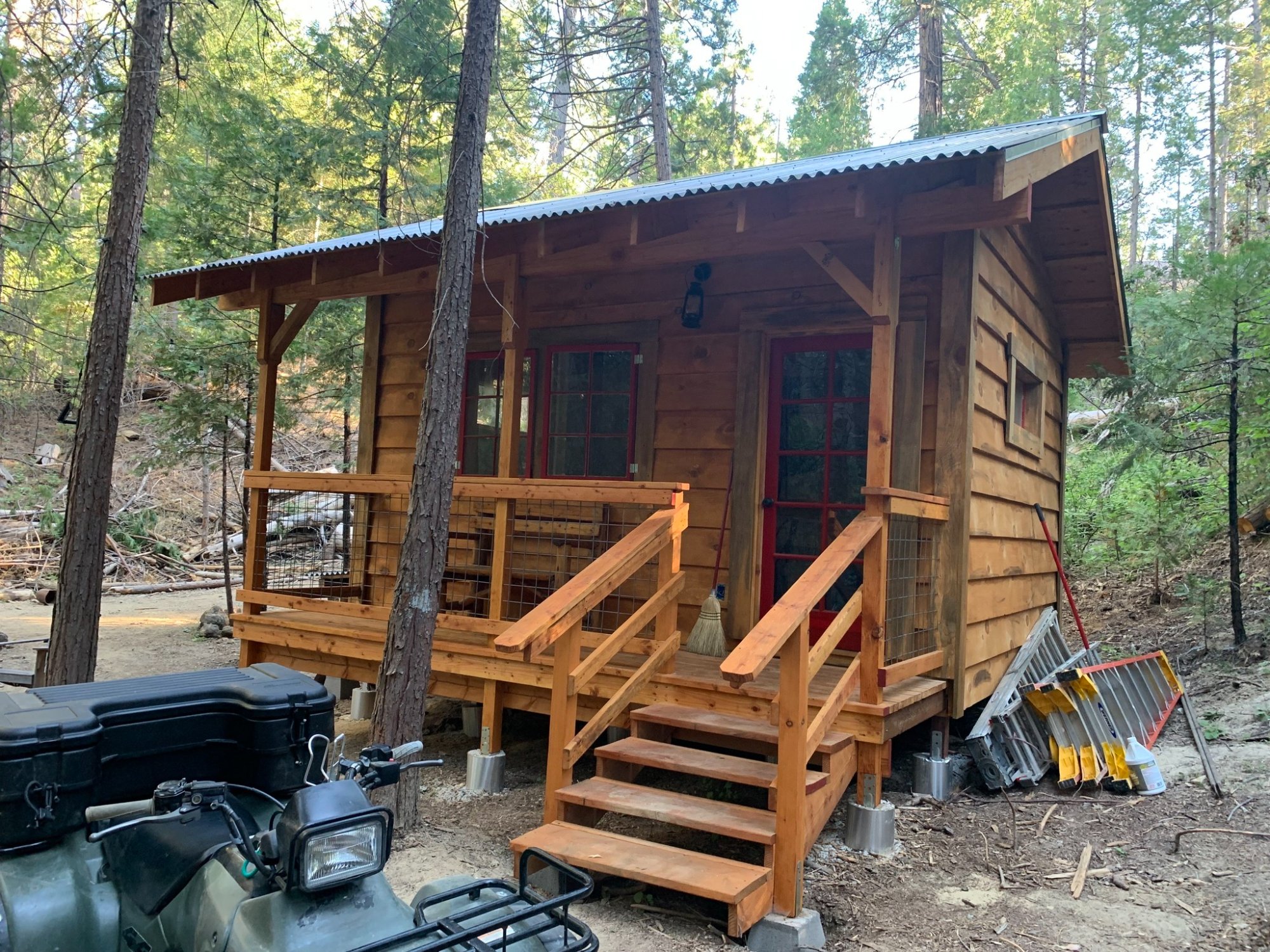 Solve Log cabin in the forest jigsaw puzzle online with 130 pieces