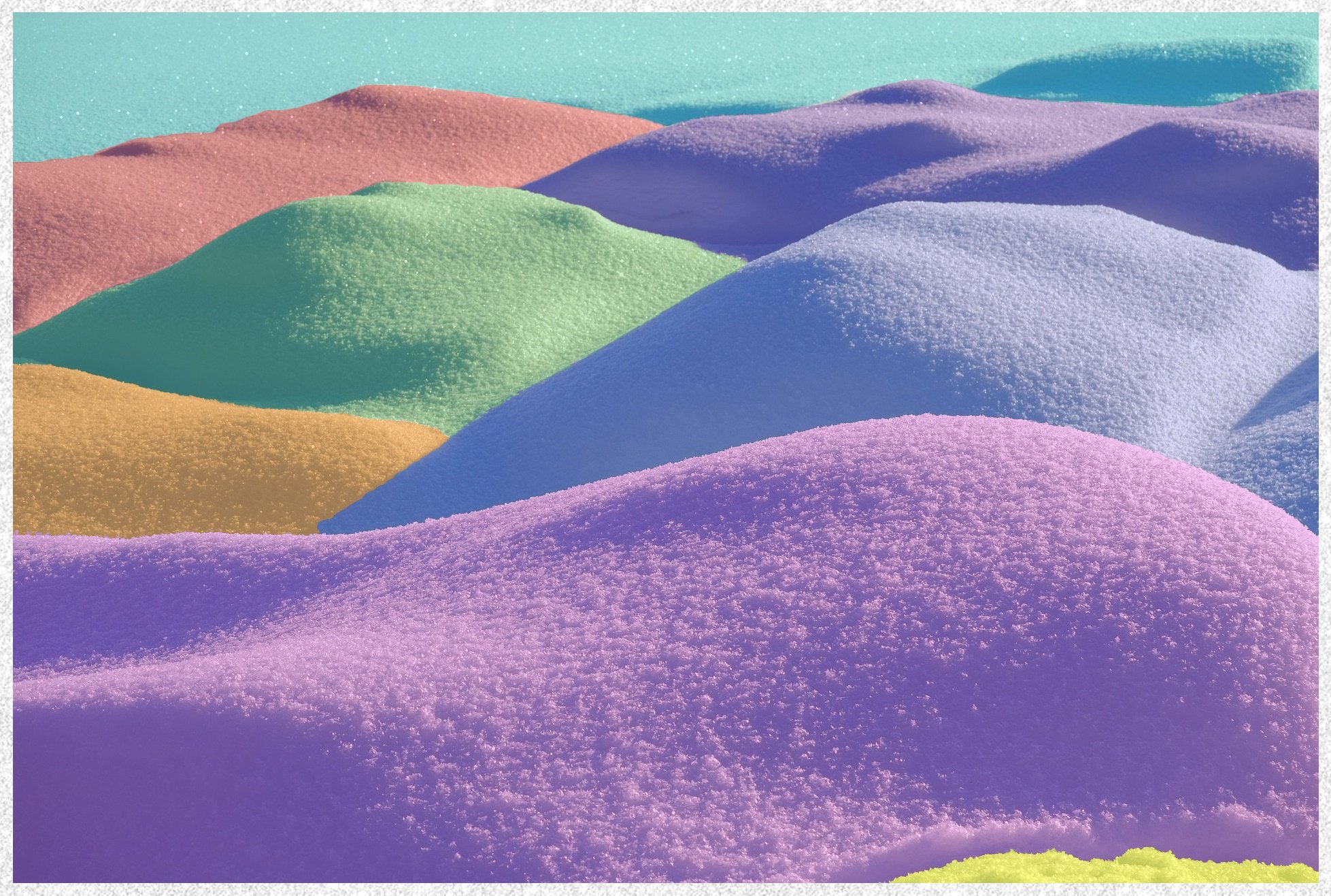 Solve Colored Snow jigsaw puzzle online with 600 pieces