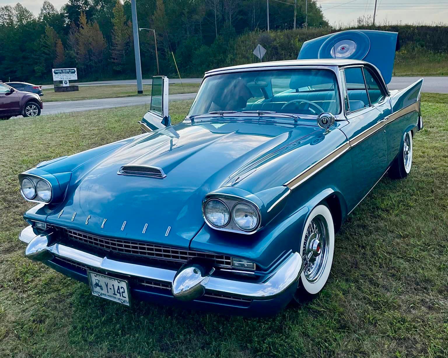 Solve 1958, the last Packard jigsaw puzzle online with 120 pieces