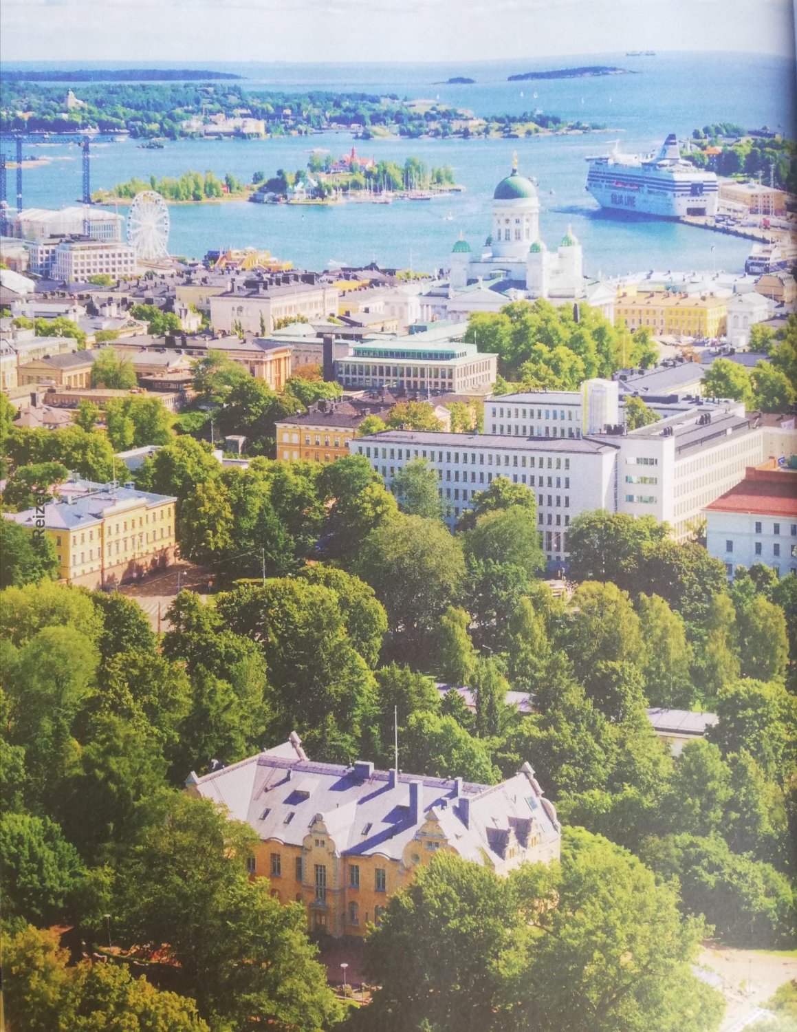 Solve Helsinki jigsaw puzzle online with 594 pieces