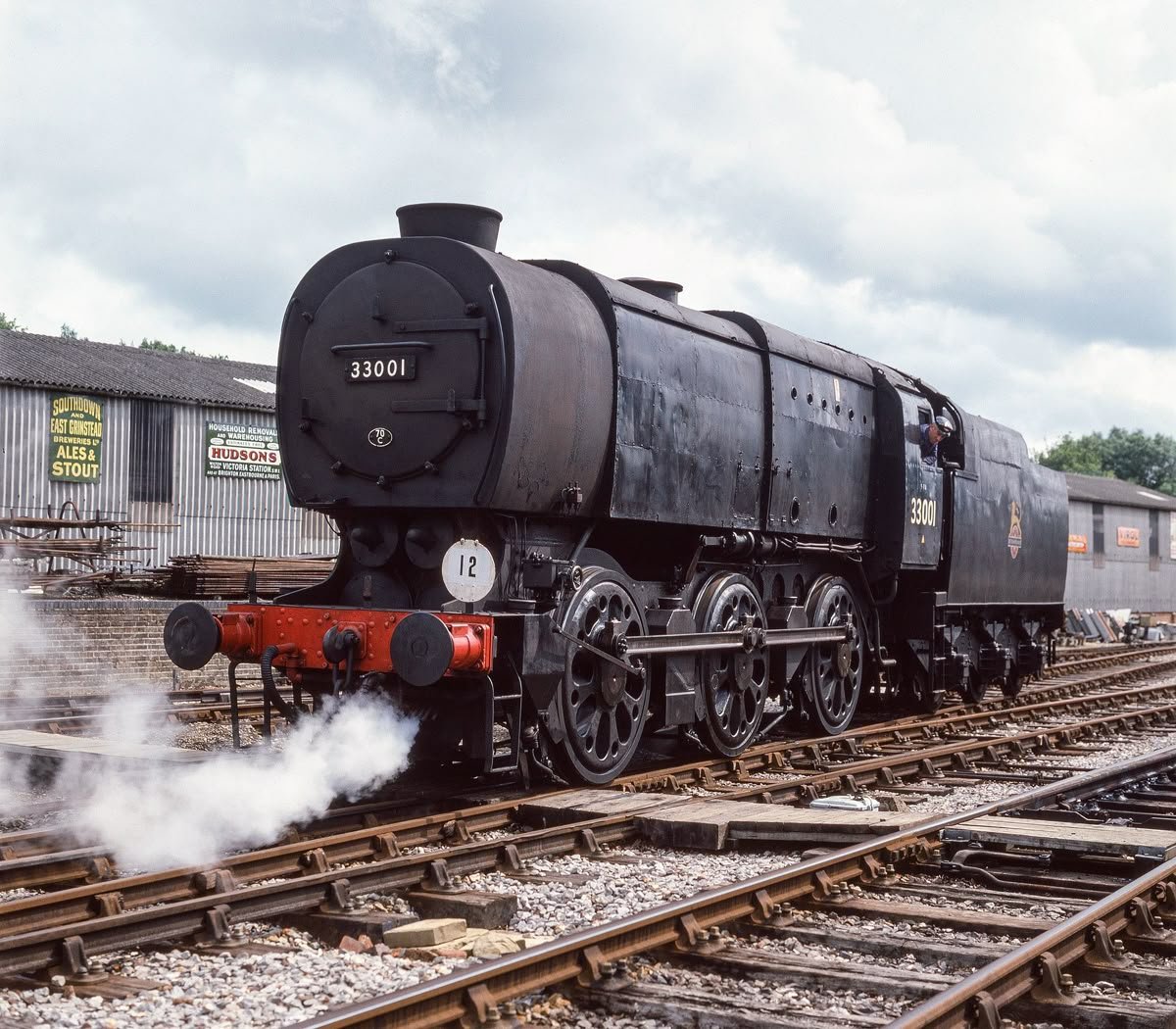 Solve SR Q1 Class 0-6-0 (C1) 33001. jigsaw puzzle online with 255 pieces