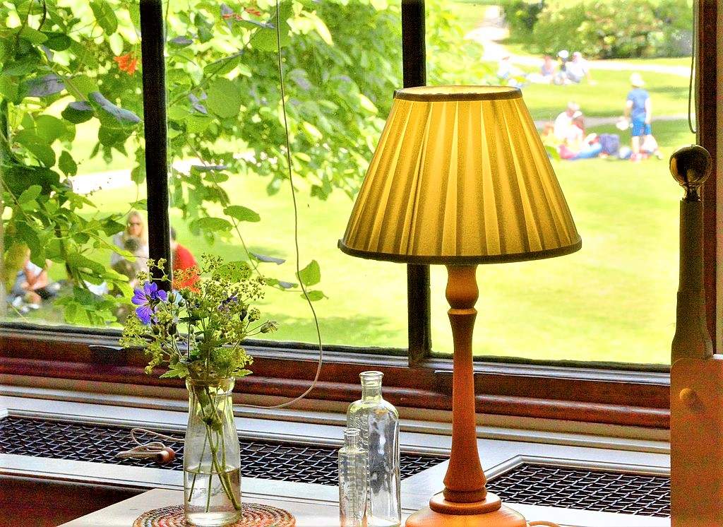 Solve Through a window jigsaw puzzle online with 70 pieces