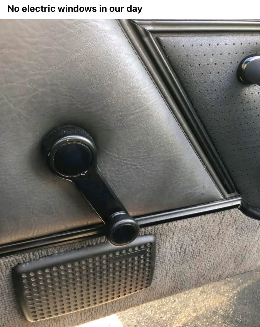 Solve Car jigsaw puzzle online with 12 pieces