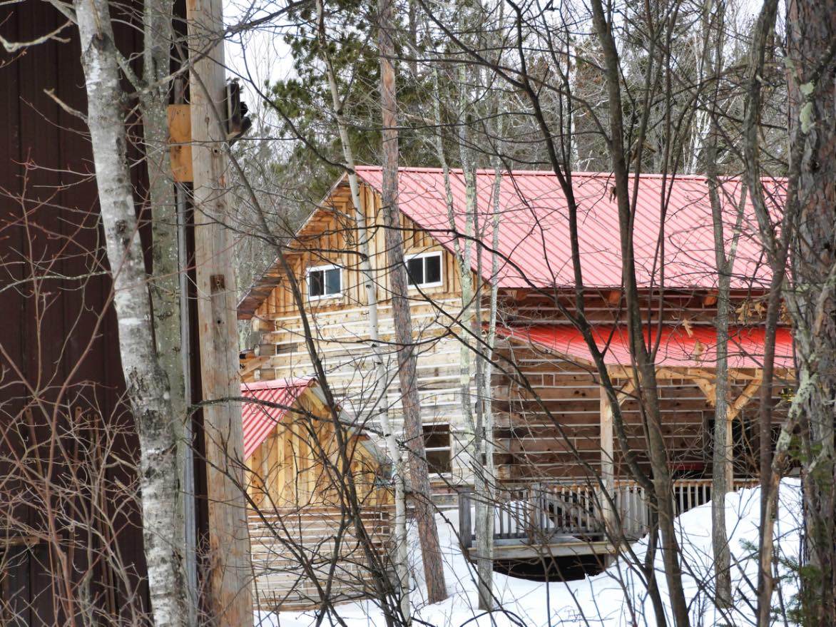 Solve Square-log building tucked away jigsaw puzzle online with 20 pieces